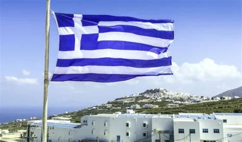 ΚΙ ΟΜΩΣ… ΔΕΝ ΤΑ ΞΕΡΕΤΕ… Η ελληνική σημαία και οι αυστηροί κανόνες που πρέπει να τηρούνται