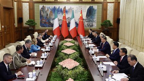 Си Цзиньпин КНР и Италии следует способствовать укреплению моста обменов между Востоком и