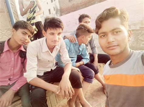 Pin By Anmolsikarwar2002 On Anmol Thakur Sikarwar Couple Photos