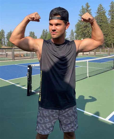 Twilight Saga Jacob Body