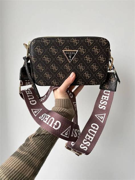 Сумка Guess — ціна 1540 грн у каталозі Крос боді Купити аксесуари за доступною ціною на Шафі