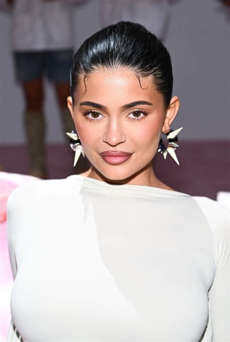 Kardashian Fans Think Kylie Jenner Had Her Cheek Implants Removed As