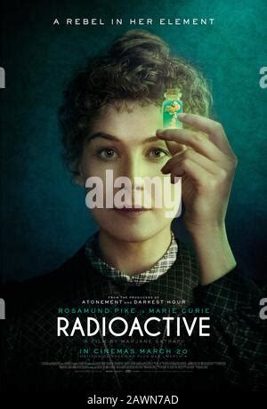 Radioactive Rosamund Pike As Marie Curie 2019 © Amazon Courtesy