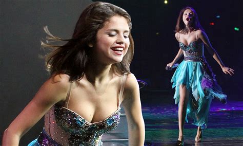 Selena Gomez Shows Off The Sexy Dance Moves That Won Her Talent Judge Spot Daily Mail Online