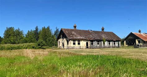 Step Back In Time At This Hauntingly Beautiful Abandoned Farm In Washington