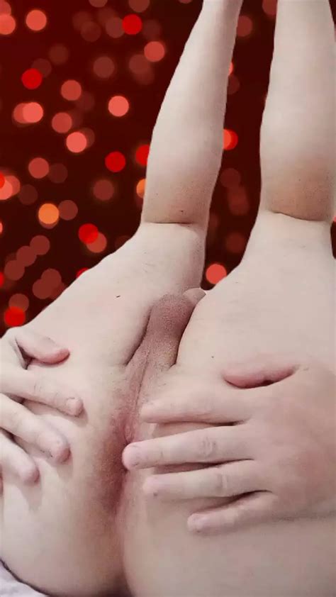 그녀의 아름다운 엉덩이를 면도하는 거대한 엉덩이의 젊은 트랜스 xHamster