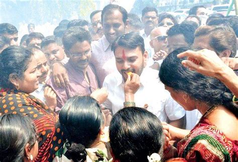 If Modi Is Riding A Wave Sonia Will Bring A Storm Proclaims