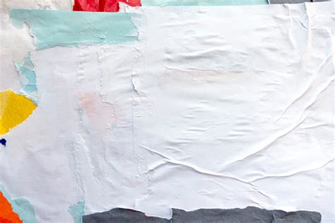 오래된 흰색 그런지 찢어진 콜라주 포스터 는 텍스트 또는 이미지를위한 복사 공간이있는 구겨진 종이 플래카드 텍스처 배경을 주름 잘려지거나 찢어진 종이에 대한 스톡 사진 및