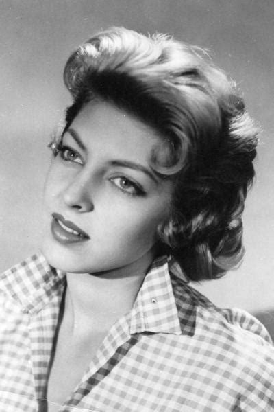 Anne Neyland About Entertainmentie