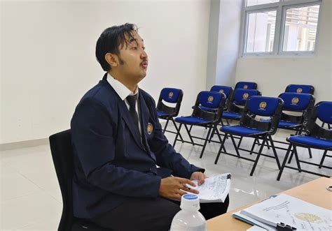 Tri Jaka Setiyo Mahasiswa Tuli Unesa Yang Lulus Usai Kuliah 4 2 Tahun