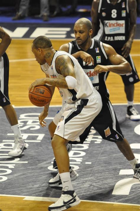 Basketbalspelers Redactionele Fotografie Image Of Concurrentie 9060647