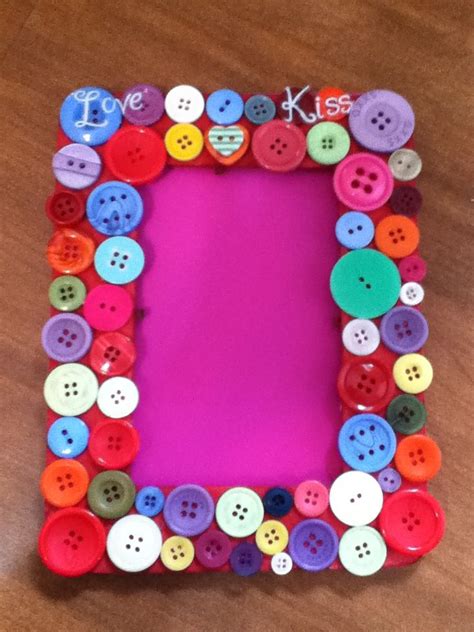 I Made A Picture Frame With Buttons Button Crafts Crafts Diy Crafts