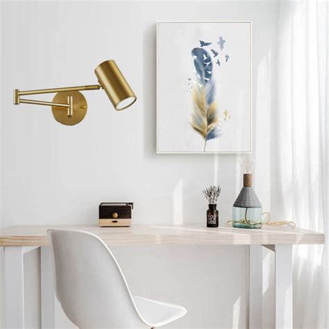 Стилна нощна лампа с голяма подвижност на раменете и възможност за насочване във всички посоки