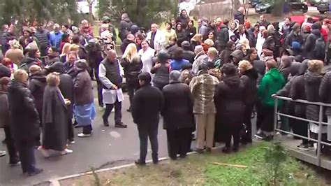 რესპუბლიკური საავადმყოფოს ექიმები შენობის დემონტაჟს აპროტესტებენ და მინისტრთან შეხვედრას ითხოვენ