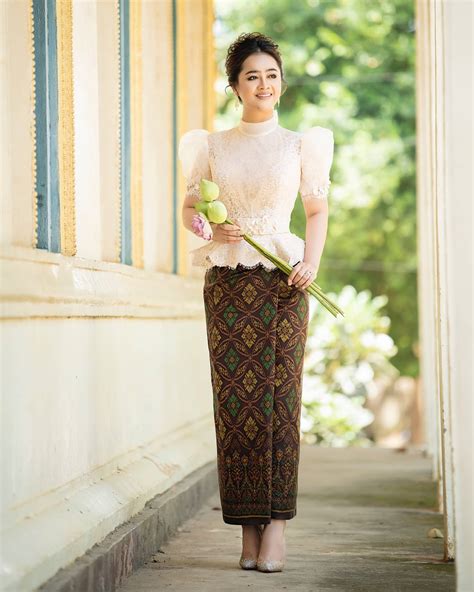 ថ្ងៃខួបកំណើត ឱក សុគន្ធកញ្ញា បន្តលើកសរសើរតែពីការលះបង់របស់ម្តាយ និងមិនរំលឹកពីឪពុកទេ នគរដ្រេហ្គន