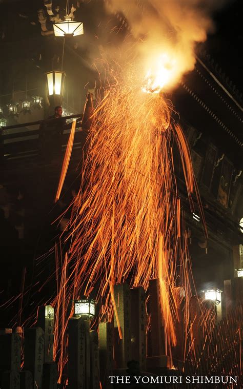 読売新聞写真部 on Twitter 奈良市の 東大寺 二月堂 で1日 お水取り の本行が始まりました堂にこもる僧侶練行衆の足元