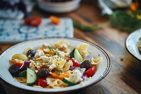 파팔레 파스타 토마토 오이 피망 올리브 페타 치즈를 곁들인 그리스 샐러드 건강한 식생활에 대한 스톡 사진 및 기타 이미지 건강한 식생활 그리스 샐러드 그리스 음식