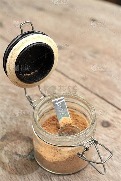 玻璃罐里的红糖