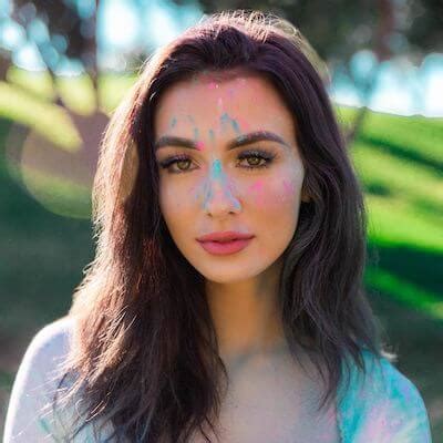 Danielle Renaee Bio Age Net Worth Height Nationality Facts