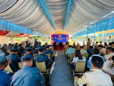 មេបញ្ជាការកងរាជអាវុធហត្ថខេត្តតាកែវ ណែនាំដល់មន្រ្តីក្រោមឱវាទ