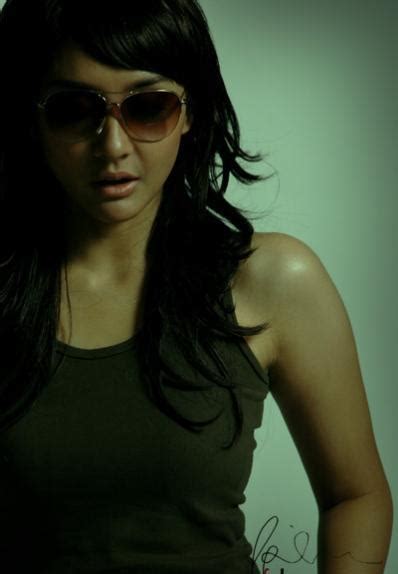 Foto Sexy Artis Model Indonesia Intan Erlita Beautiful Indonesia Presenter