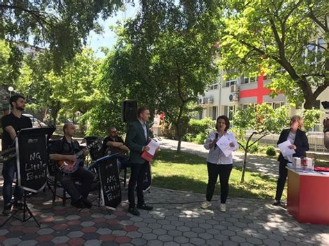 Шефката на БЧК в Пловдив със златен медал за човечност и всеотдайност снимки