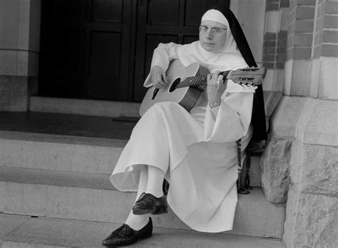 Dominique The Singing Nun 40 Unforgettable One Hit Wonders Purple Clover