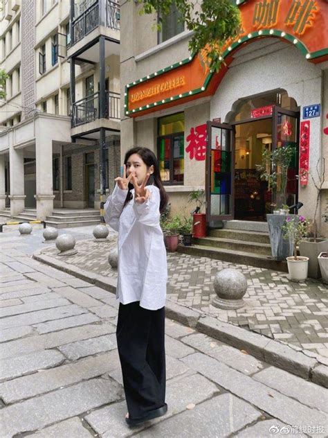 秋瓷炫长沙街拍 姐姐状态好好啊！