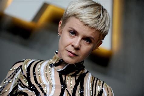Robyn Debuts New Single On Last Nights Girls