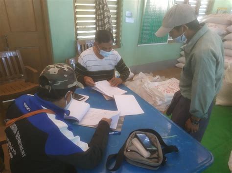 ကိုဗစ် ၁၉ကာလ ပုံမှန်ဝင်ငွေမရှိသော အခြေခံလူတန်းစားအိမ်ထောင်စုများအား ဆန်များ ထောက်ပံ့ ပေးအပ