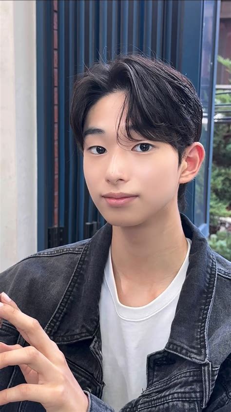 🇰🇷앤트 성수 이도환 가을 제철 무드있는 머리🍁🍂 볼륨매직 세미리프펌➿➿ 부드럽게 넘어가는 결감을 표현해줘요🫶🏼 Instagram