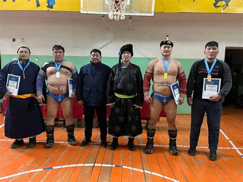 Сар шинийн баярт зориулсан үндэсний бөхийн барилдаан амжилттай боллоо