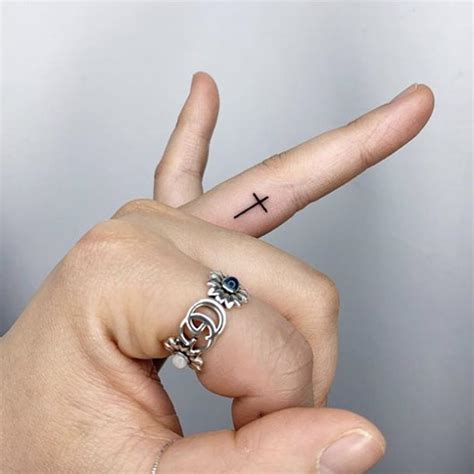 40 Unique Wedding Ring Tattoos For Couples 2021 Yourtango