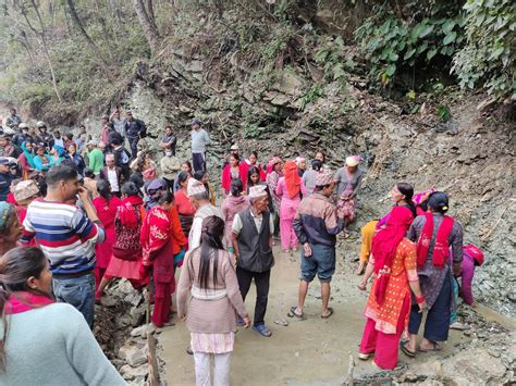 पानीको ट्याङ्की भत्काइदिएपछि रत्नेचौरमा खानेपानीको अभाव Benionline