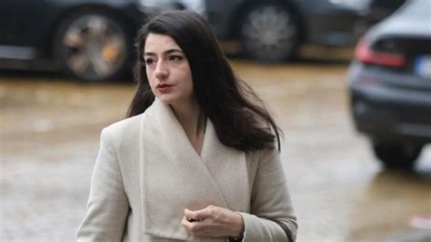 Трима от депутатите с поискан имунитет са се отказали от него Бориславова все още не е