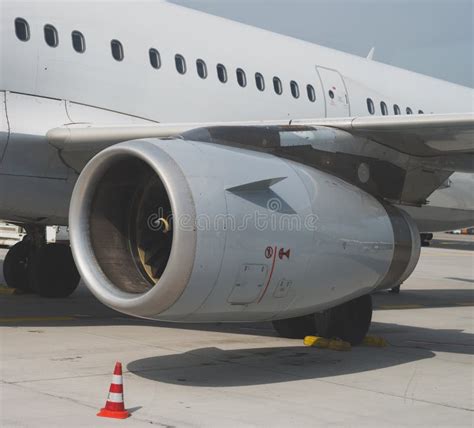 Reaction Engine Stock Image Image Of Aircraft Airliner 105764115