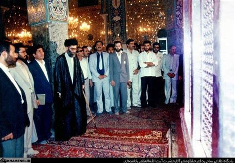 تصاویری از حضور رهبر انقلاب در حرم حضرت زینب س تسنیم