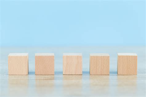 나무 블록을 단계별로 스태킹 비즈니스 성장 성공의 개념 0명에 대한 스톡 사진 및 기타 이미지 0명 개념 개발 Istock