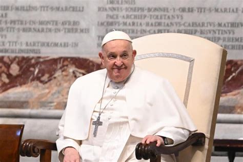 В Ватикане объяснили слова папы римского о белом флаге на Украине