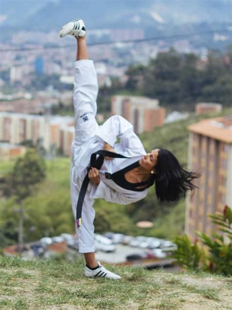 Taekwondo Girl Treino De Artes Marciais Taekwondo Esporte De Combate