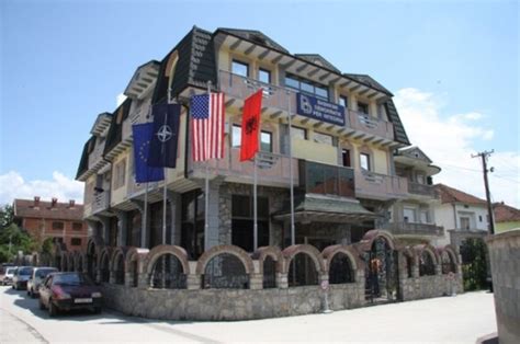 ДУИ И по 5 години Мицкоски не излегува од сенката на Груевски Либертас