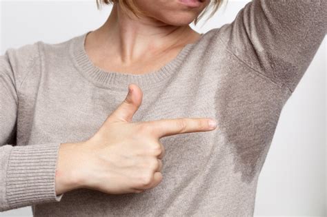 秋の汗は夏よりクサイ！？日常でできる臭い対策3つ つやプラ つやっときらめく美をプラス｜40代からのエイジングを前向きに