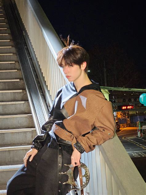 더쿠 컨포 남찍사 올려줬는데 잘생긴 투바투 수빈 