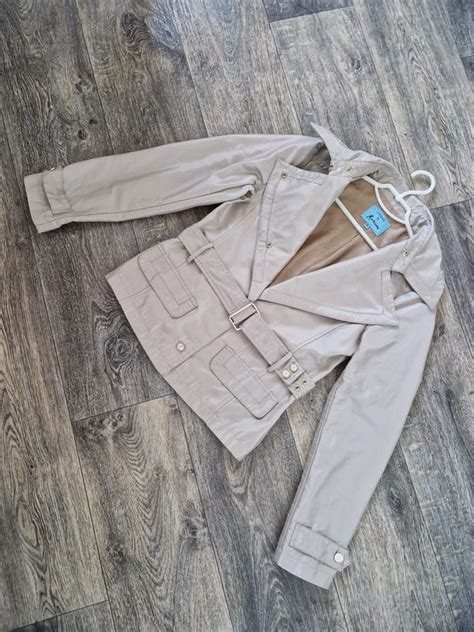 Куртка Guess — ціна 2850 грн у каталозі Вітровки Купити жіночі речі за доступною ціною на Шафі