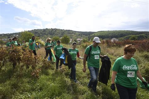 Над 1000 служители от Системата на Кока Кола България взеха участие в „Моят зелен град“ Бизнес