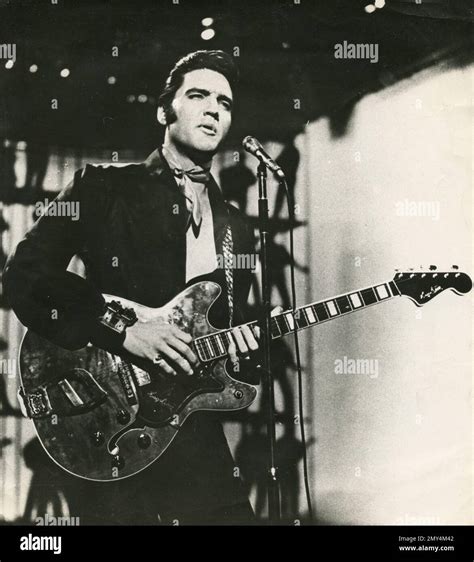 Elvis Presley Tocando La Guitarra Elvis Presley Collection