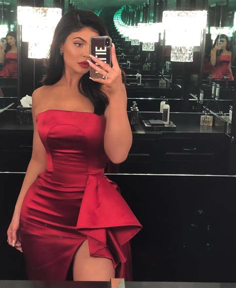 Curvy Celebrities With Small Waists