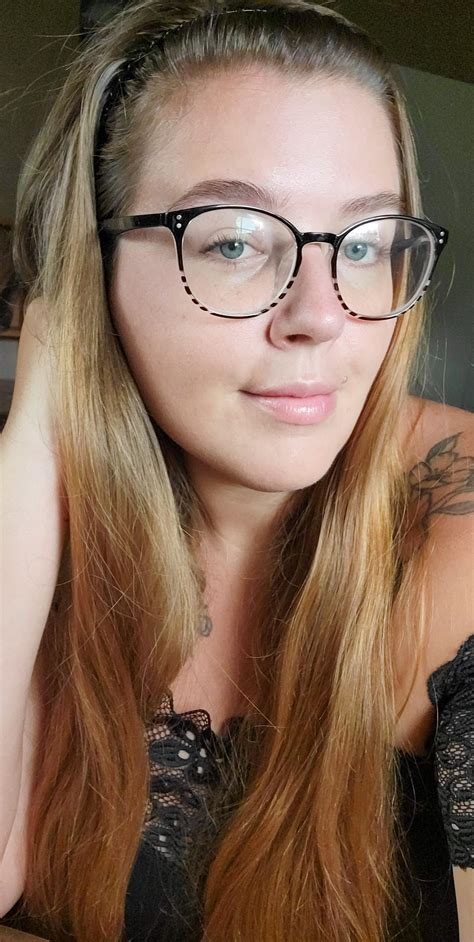 Rainy Day Selfie 🌧☔️ Over 18 R Selfie