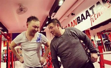 Ганаа Мээдээ нар жин хасах бооцоо тавьжээ