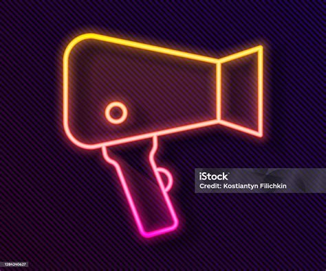 검은 색 배경에 고립 된 빛나는 네온 라인 헤어 드라이어 아이콘 헤어 드라이어 기호 헤어 건조 기호 뜨거운 공기를 불어 벡터 빨래건조기에 대한 스톡 벡터 아트 및 기타